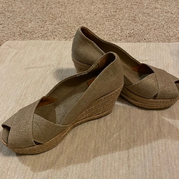 Shoes | Tory Burch Wedge Dangles | Poshmark